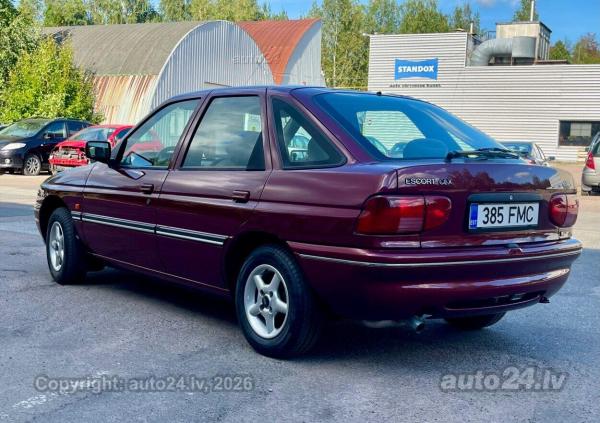 Sarkans Ford Escort 1994 Tallina, ar dzinēja tilpumu 1.80 L un nobraukumu 125 tūkst. km par 3400 €, foto 2 vietnē AUTOMOTO.COM.LV
