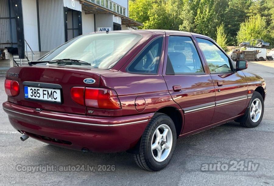 Sarkans Ford Escort 1994 Tallina, ar dzinēja tilpumu 1.80 L un nobraukumu 125 tūkst. km par 3400 €, foto 3 vietnē AUTOMOTO.COM.LV