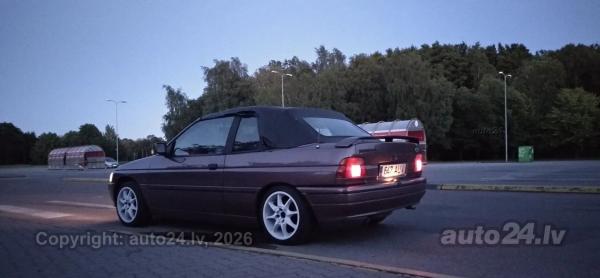 Violets Ford Escort 1992 Tallina, ar dzinēja tilpumu 1.80 L un nobraukumu 105 tūkst. km par 400 €, foto 3 vietnē AUTOMOTO.COM.LV