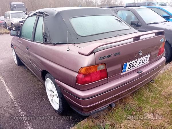 Violets Ford Escort 1992 Tallina, ar dzinēja tilpumu 1.80 L un nobraukumu 105 tūkst. km par 400 €, foto 6 vietnē AUTOMOTO.COM.LV