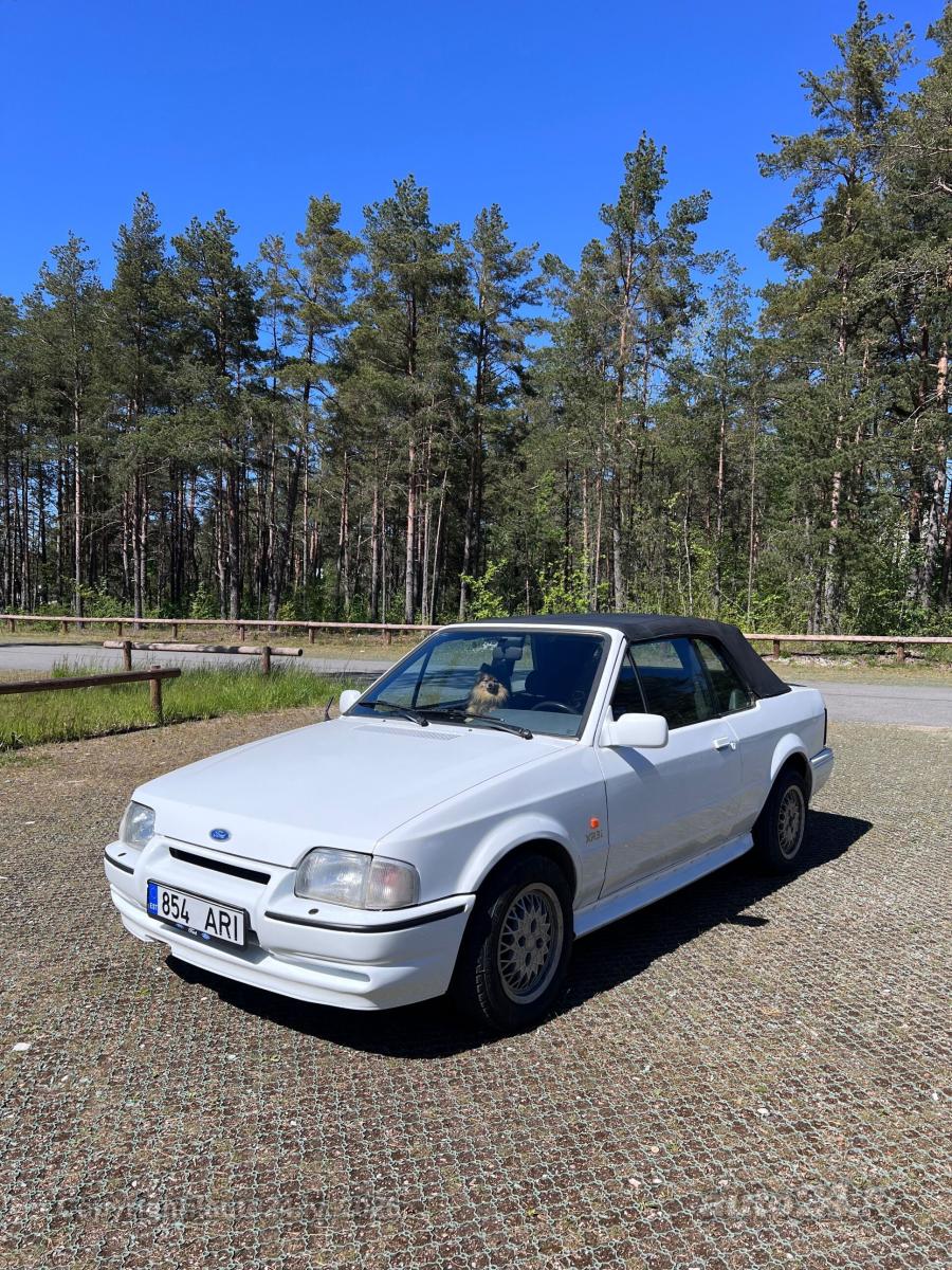 Balts Ford Escort 1990 Tallina, ar dzinēja tilpumu 1.60 L un nobraukumu 25 tūkst. km par 3900 €, foto 1 vietnē AUTOMOTO.COM.LV
