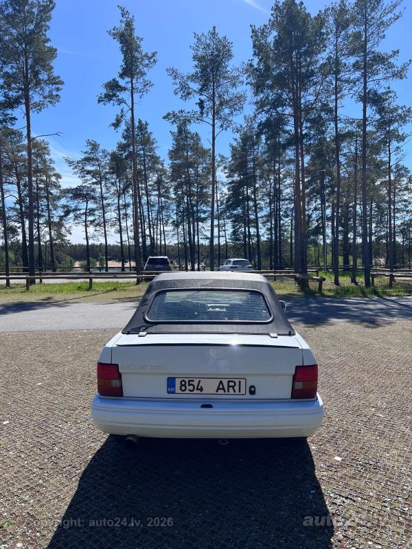 Balts Ford Escort 1990 Tallina, ar dzinēja tilpumu 1.60 L un nobraukumu 25 tūkst. km par 3900 €, foto 5 vietnē AUTOMOTO.COM.LV