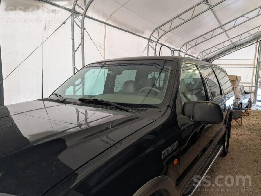Melns Ford Excursion 2001 Rīga, ar dzinēja tilpumu 6.70 L un nobraukumu 299 tūkst. km par 11900 €, foto 3 vietnē AUTOMOTO.COM.LV