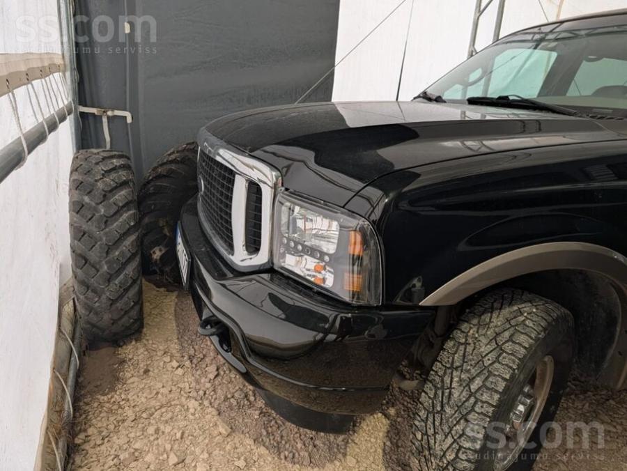 Melns Ford Excursion 2001 Rīga, ar dzinēja tilpumu 6.70 L un nobraukumu 299 tūkst. km par 11900 €, foto 4 vietnē AUTOMOTO.COM.LV
