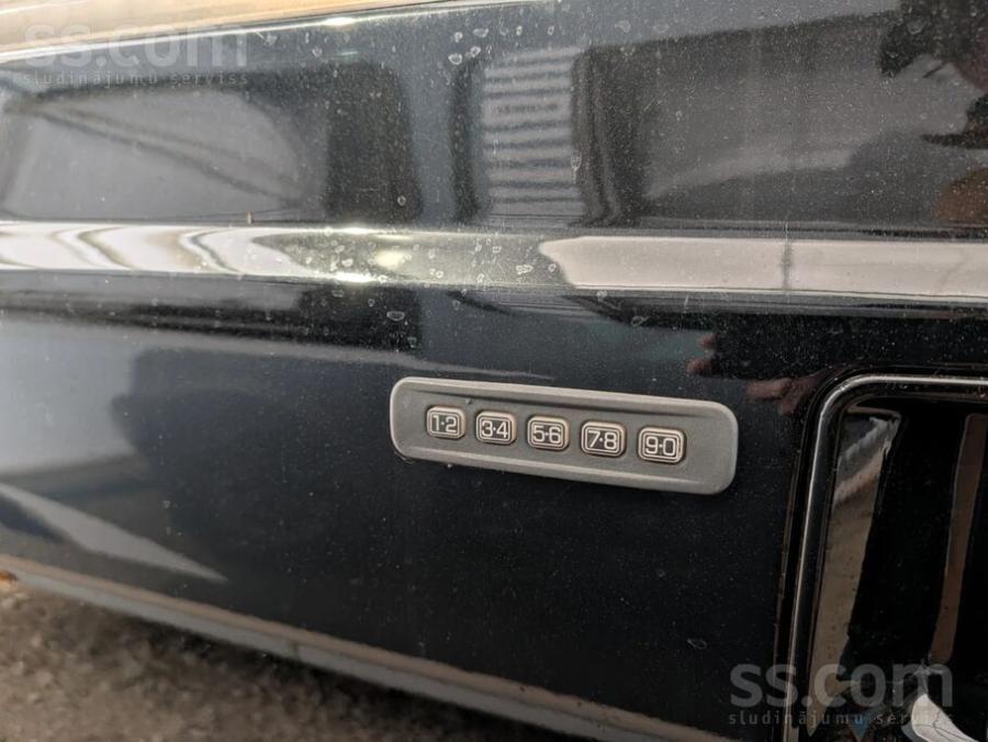 Melns Ford Excursion 2001 Rīga, ar dzinēja tilpumu 6.70 L un nobraukumu 299 tūkst. km par 11900 €, foto 11 vietnē AUTOMOTO.COM.LV