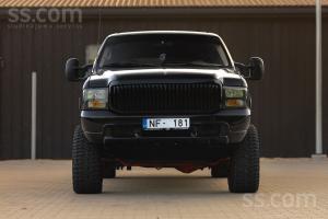 Black Ford Excursion 2002 in Jelgava, with an engine capacity of 7.00 L and mileage of 128 thousand km for 27000 €, photo 4 on AUTOMOTO.COM.LV