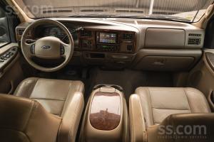 Black Ford Excursion 2002 in Jelgava, with an engine capacity of 7.00 L and mileage of 128 thousand km for 27000 €, photo 13 on AUTOMOTO.COM.LV