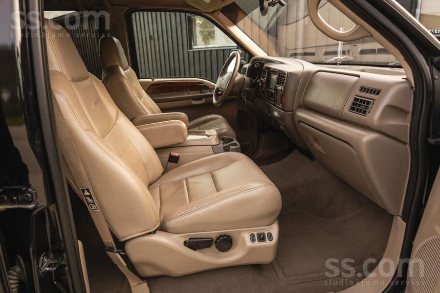 Black Ford Excursion 2002 in Jelgava, with an engine capacity of 7.00 L and mileage of 128 thousand km for 27000 €, photo 14 on AUTOMOTO.COM.LV