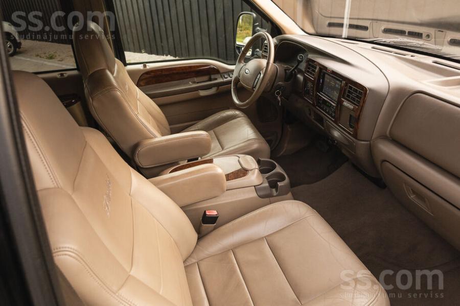 Black Ford Excursion 2002 in Jelgava, with an engine capacity of 7.00 L and mileage of 128 thousand km for 27000 €, photo 15 on AUTOMOTO.COM.LV