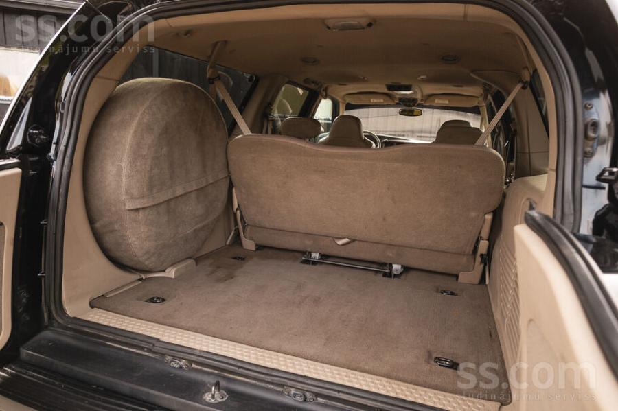 Black Ford Excursion 2002 in Jelgava, with an engine capacity of 7.00 L and mileage of 128 thousand km for 27000 €, photo 18 on AUTOMOTO.COM.LV