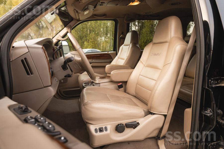Black Ford Excursion 2002 in Jelgava, with an engine capacity of 7.00 L and mileage of 128 thousand km for 27000 €, photo 20 on AUTOMOTO.COM.LV