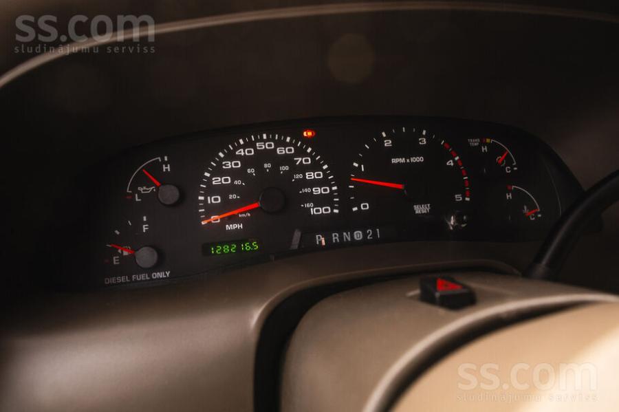 Black Ford Excursion 2002 in Jelgava, with an engine capacity of 7.00 L and mileage of 128 thousand km for 27000 €, photo 23 on AUTOMOTO.COM.LV