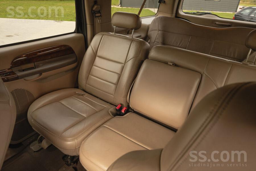 Black Ford Excursion 2002 in Jelgava, with an engine capacity of 7.00 L and mileage of 128 thousand km for 27000 €, photo 25 on AUTOMOTO.COM.LV