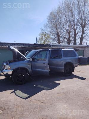 Blue Ford Excursion 2000 in Riga, with an engine capacity of 6.80 L and mileage of 234 thousand km for 10000 €, photo 10 on AUTOMOTO.COM.LV