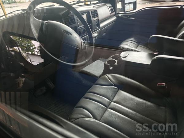 Zils Ford Excursion 2000 Rīga, ar dzinēja tilpumu 6.80 L un nobraukumu 234 tūkst. km par 12500 €, foto 8 vietnē AUTOMOTO.COM.LV