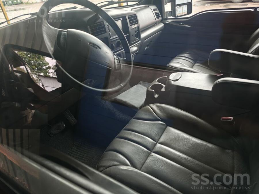 Zils Ford Excursion 2000 Rīga, ar dzinēja tilpumu 6.80 L un nobraukumu 234 tūkst. km par 12500 €, foto 9 vietnē AUTOMOTO.COM.LV
