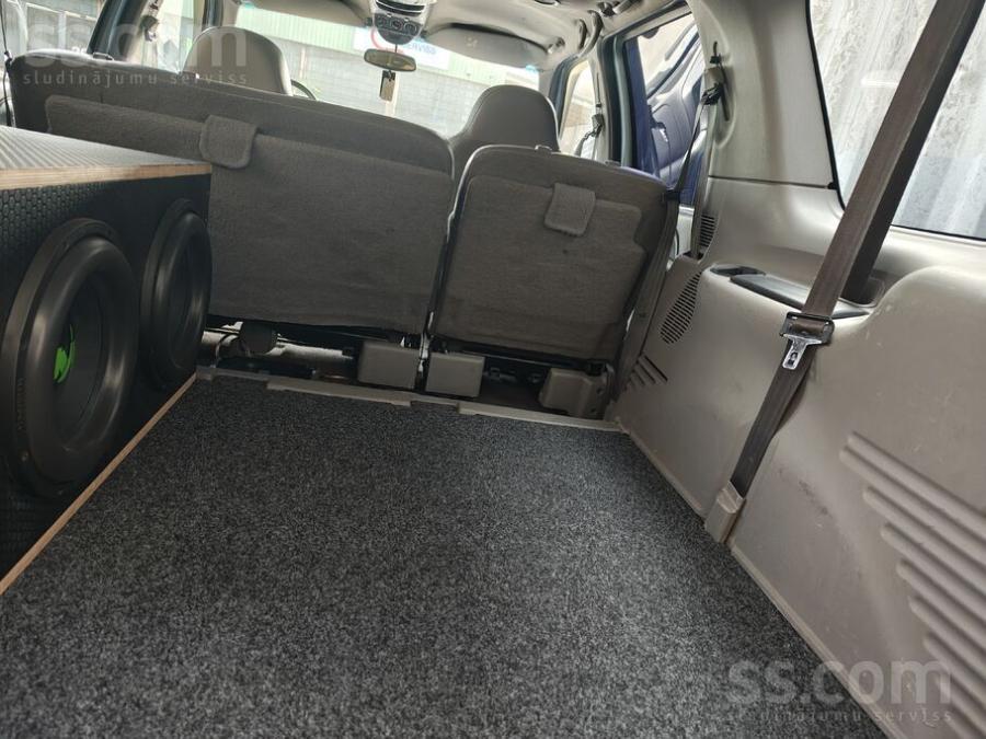 Zils Ford Excursion 2000 Rīga, ar dzinēja tilpumu 6.80 L un nobraukumu 234 tūkst. km par 12500 €, foto 14 vietnē AUTOMOTO.COM.LV