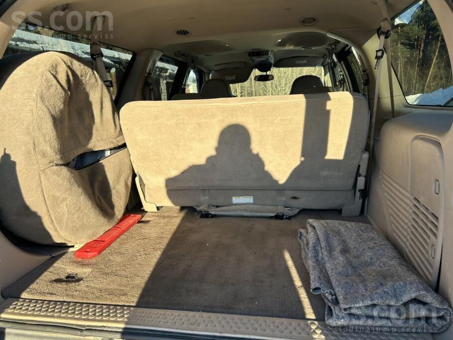 Green Ford Excursion 2000 in Riga, with an engine capacity of 7.30 L and mileage of 288 thousand km for 10000 €, photo 6 on AUTOMOTO.COM.LV