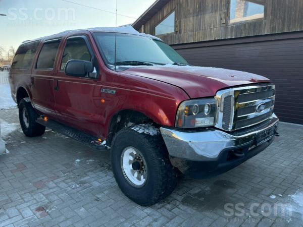 Red Ford Excursion 2001 in Riga, with an engine capacity of 6.80 L and mileage of 235 thousand km for 9000 €, photo 2 on AUTOMOTO.COM.LV