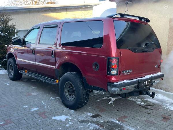 Sarkans Ford Excursion 2001 Jelgava, ar dzinēja tilpumu 6.80 L un nobraukumu 235 tūkst. km par 7400 €, foto 1 vietnē AUTOMOTO.COM.LV