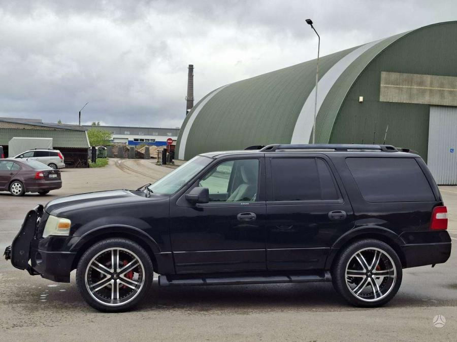 Black Ford Expedition 2009 in Silute, with an engine capacity of 5.40 L and mileage of 234 thousand km for 4700 €, photo 8 on AUTOMOTO.COM.LV