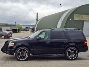 Black Ford Expedition 2009 in Silute, with an engine capacity of 5.41 L and mileage of 234 thousand km for 4500 €, photo 4 on AUTOMOTO.COM.LV