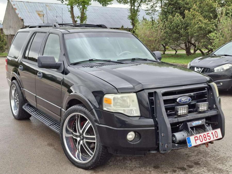 Black Ford Expedition 2009 in Silute, with an engine capacity of 5.41 L and mileage of 234 thousand km for 4500 €, photo 6 on AUTOMOTO.COM.LV