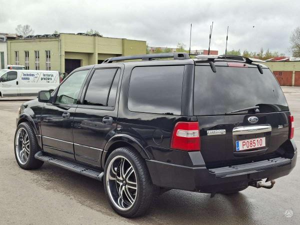 Black Ford Expedition 2009 in Silute, with an engine capacity of 5.41 L and mileage of 234 thousand km for 4500 €, photo 7 on AUTOMOTO.COM.LV