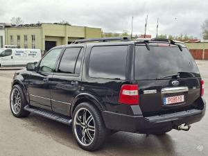 Black Ford Expedition 2009 in Silute, with an engine capacity of 5.41 L and mileage of 234 thousand km for 4500 €, photo 8 on AUTOMOTO.COM.LV