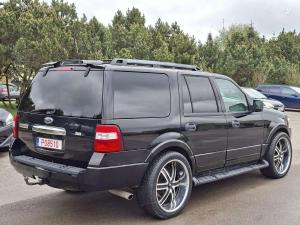 Black Ford Expedition 2009 in Silute, with an engine capacity of 5.41 L and mileage of 234 thousand km for 4500 €, photo 9 on AUTOMOTO.COM.LV