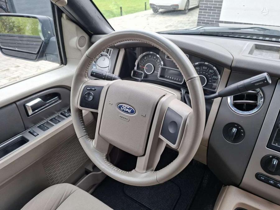 Black Ford Expedition 2009 in Silute, with an engine capacity of 5.41 L and mileage of 234 thousand km for 4500 €, photo 14 on AUTOMOTO.COM.LV