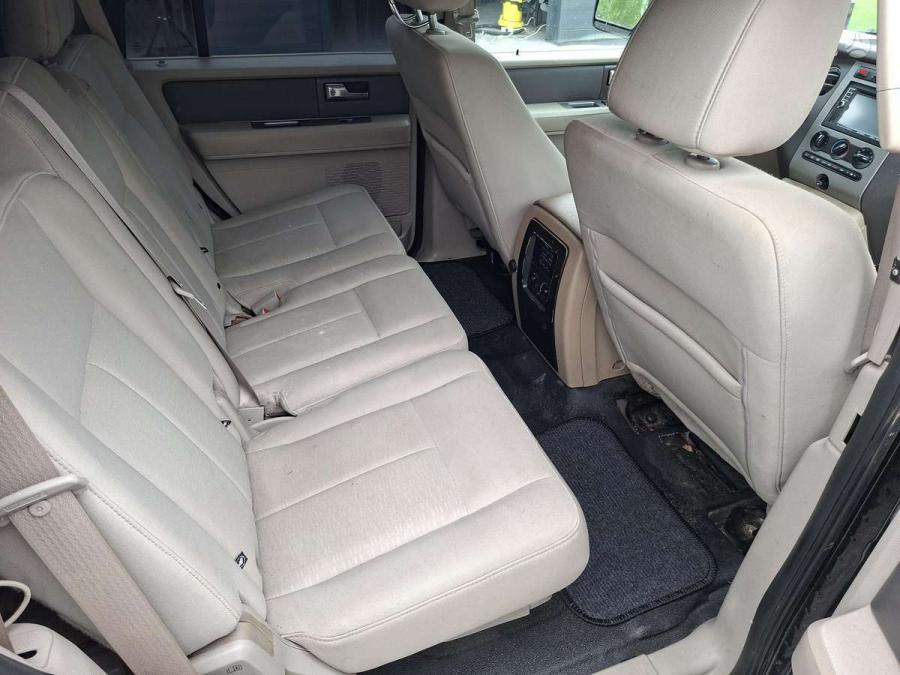 Black Ford Expedition 2009 in Silute, with an engine capacity of 5.41 L and mileage of 234 thousand km for 4500 €, photo 18 on AUTOMOTO.COM.LV