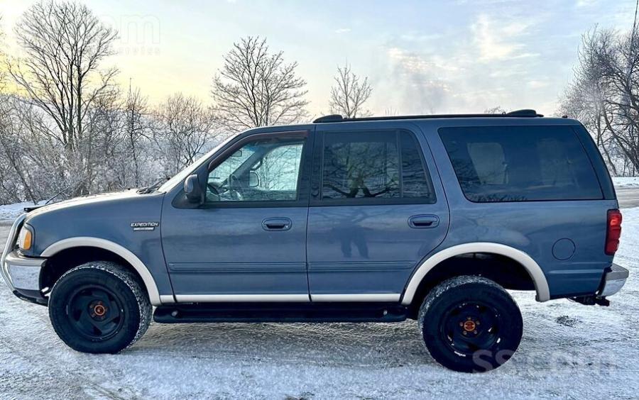 Blue Ford Expedition 1998 in Riga, with an engine capacity of 5.40 L and mileage of 195 thousand km for 6800 €, photo 2 on AUTOMOTO.COM.LV