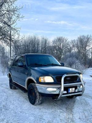 Blue Ford Expedition 1998 in Riga, with an engine capacity of 5.40 L and mileage of 195 thousand km for 6800 €, photo 6 on AUTOMOTO.COM.LV