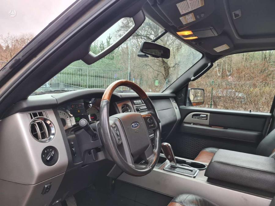 Brown Ford Expedition 2007 in Vilnius, with an engine capacity of 5.41 L and mileage of 184 thousand km for 7500 €, photo 10 on AUTOMOTO.COM.LV