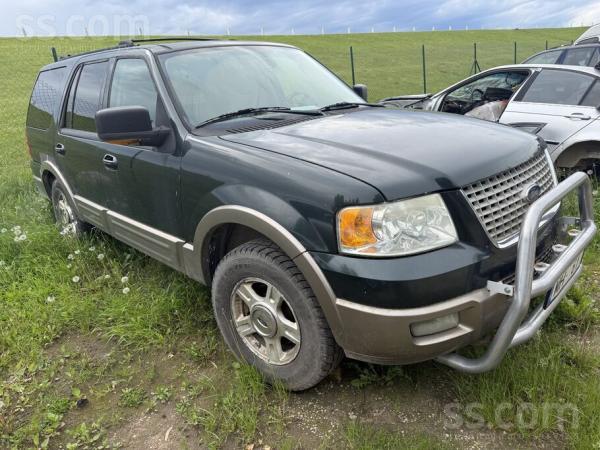 Green Ford Expedition 2004 in Aizkraukle, with an engine capacity of 5.40 L and mileage of 452 thousand km for 5500 €, photo 2 on AUTOMOTO.COM.LV