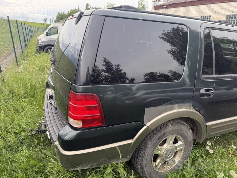 Zaļš Ford Expedition 2004 Aizkraukle, ar dzinēja tilpumu 5.40 L un nobraukumu 452 tūkst. km par 5500 €, foto 4 vietnē AUTOMOTO.COM.LV