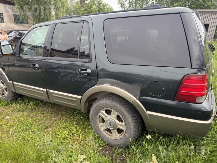 Zaļš Ford Expedition 2004 Aizkraukle, ar dzinēja tilpumu 5.40 L un nobraukumu 452 tūkst. km par 5500 €, foto 5 vietnē AUTOMOTO.COM.LV