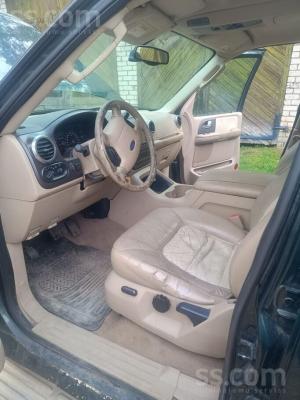 Green Ford Expedition 2004 in Riga, with an engine capacity of 5.40 L and mileage of 300 thousand km for 2000 €, photo 4 on AUTOMOTO.COM.LV