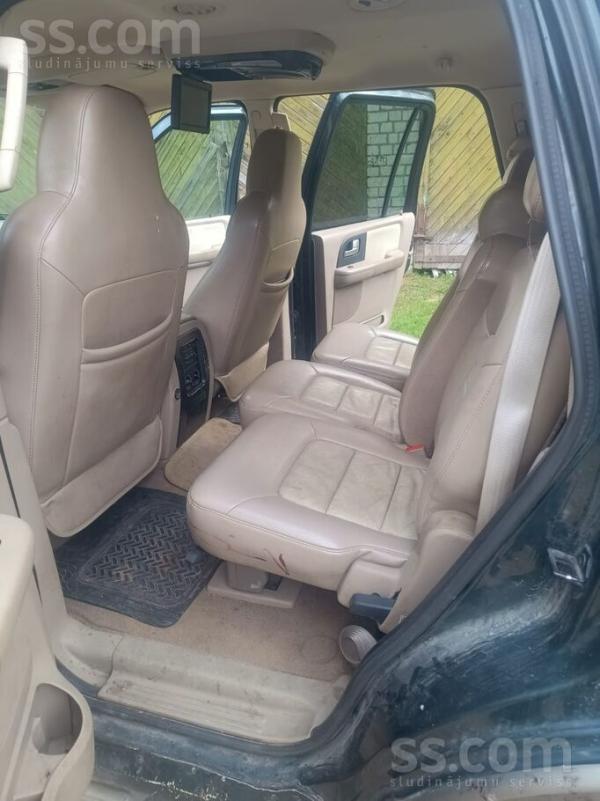 Green Ford Expedition 2004 in Riga, with an engine capacity of 5.40 L and mileage of 300 thousand km for 2000 €, photo 4 on AUTOMOTO.COM.LV