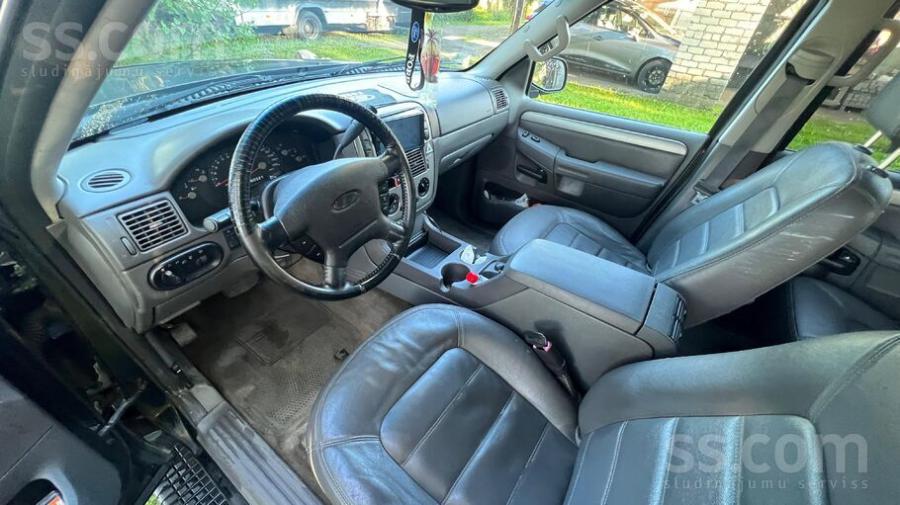 Melns Ford Explorer 2003 Jelgava, ar dzinēja tilpumu 4.00 L un nobraukumu 167 tūkst. km par 3550 €, foto 8 vietnē AUTOMOTO.COM.LV