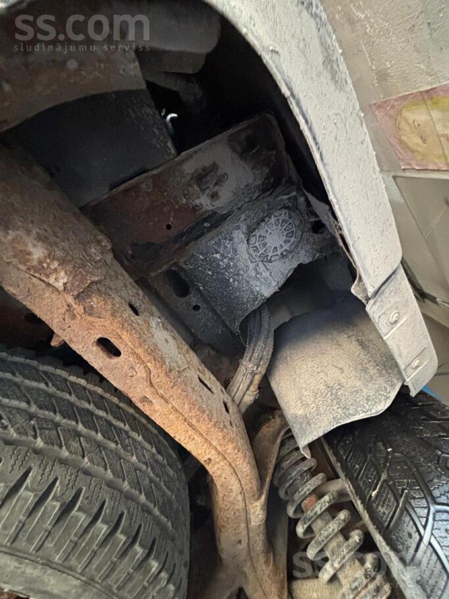 Melns Ford Explorer 2003 Jelgava, ar dzinēja tilpumu 4.00 L un nobraukumu 167 tūkst. km par 3550 €, foto 16 vietnē AUTOMOTO.COM.LV