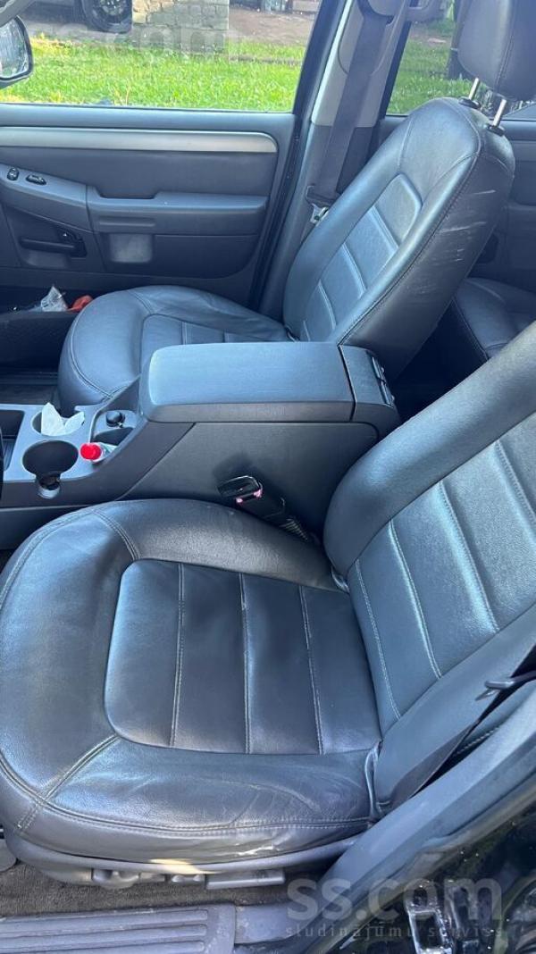 Melns Ford Explorer 2003 Jelgava, ar dzinēja tilpumu 4.00 L un nobraukumu 167 tūkst. km par 3500 €, foto 9 vietnē AUTOMOTO.COM.LV