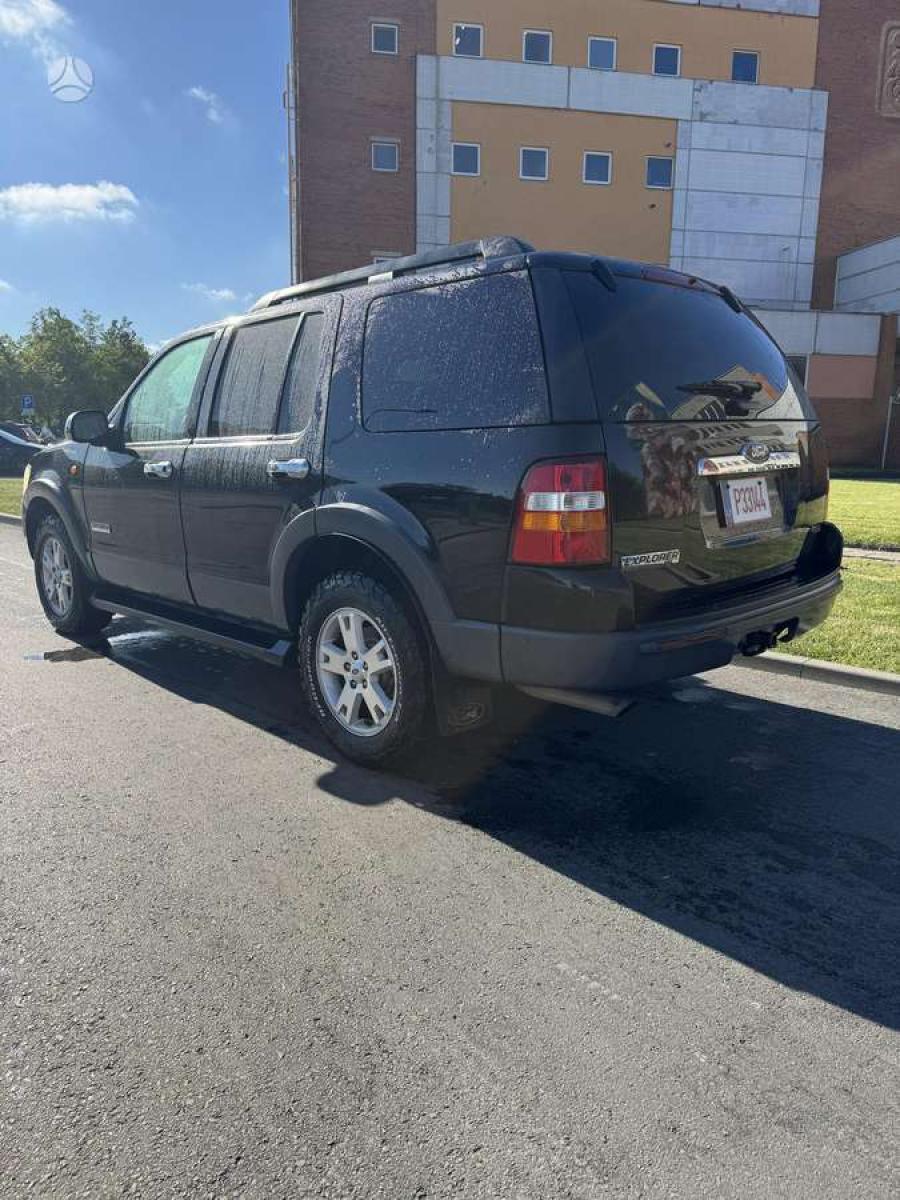 Melns Ford Explorer 2007 Šauļi, ar dzinēja tilpumu 0.40 L un nobraukumu 138 tūkst. km par 7100 €, foto 4 vietnē AUTOMOTO.COM.LV