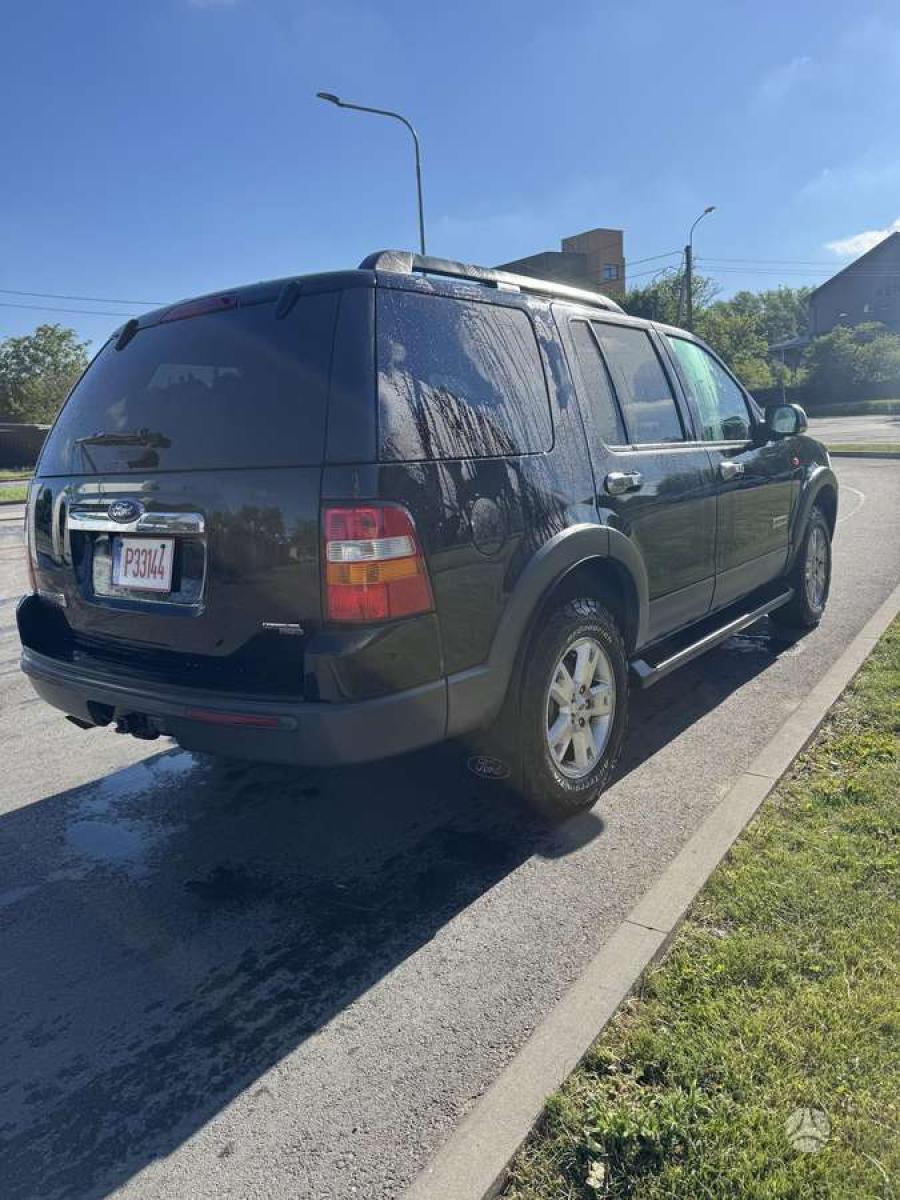 Melns Ford Explorer 2007 Šauļi, ar dzinēja tilpumu 0.40 L un nobraukumu 138 tūkst. km par 7100 €, foto 5 vietnē AUTOMOTO.COM.LV