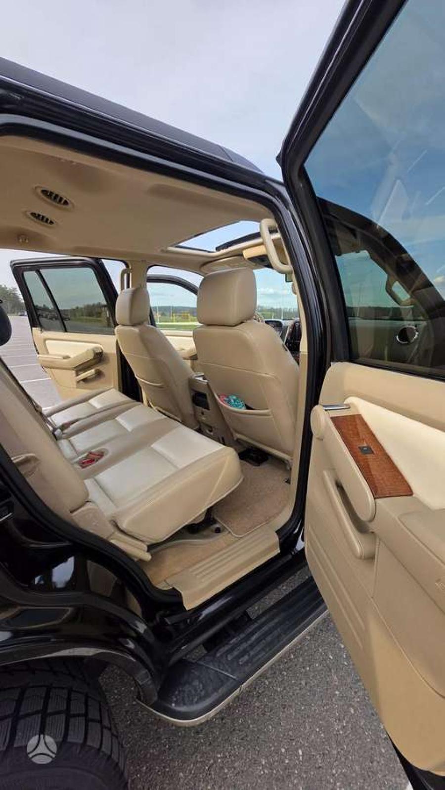 Melns Ford Explorer 2008 Alīta, ar dzinēja tilpumu 4.61 L un nobraukumu 123 tūkst. km par 13000 €, foto 9 vietnē AUTOMOTO.COM.LV