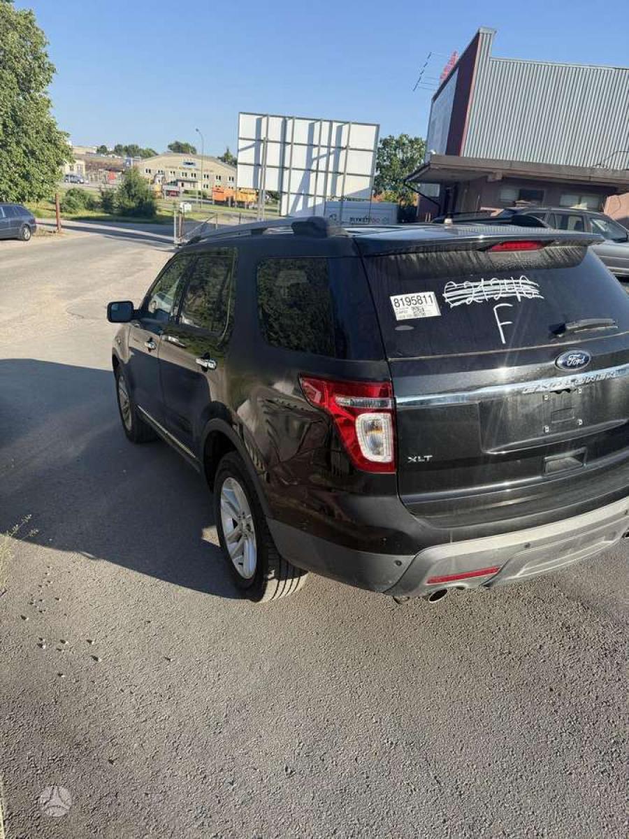 Melns Ford Explorer 2013 Klaipėda, ar dzinēja tilpumu 3.49 L un nobraukumu 250 tūkst. km par 5400 €, foto 4 vietnē AUTOMOTO.COM.LV