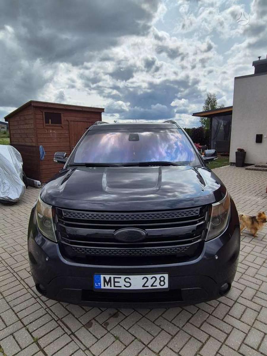 Black Ford Explorer 2015 in Kaunas, with an engine capacity of 3.50 L and mileage of 293 thousand km for 14800 €, photo 1 on AUTOMOTO.COM.LV