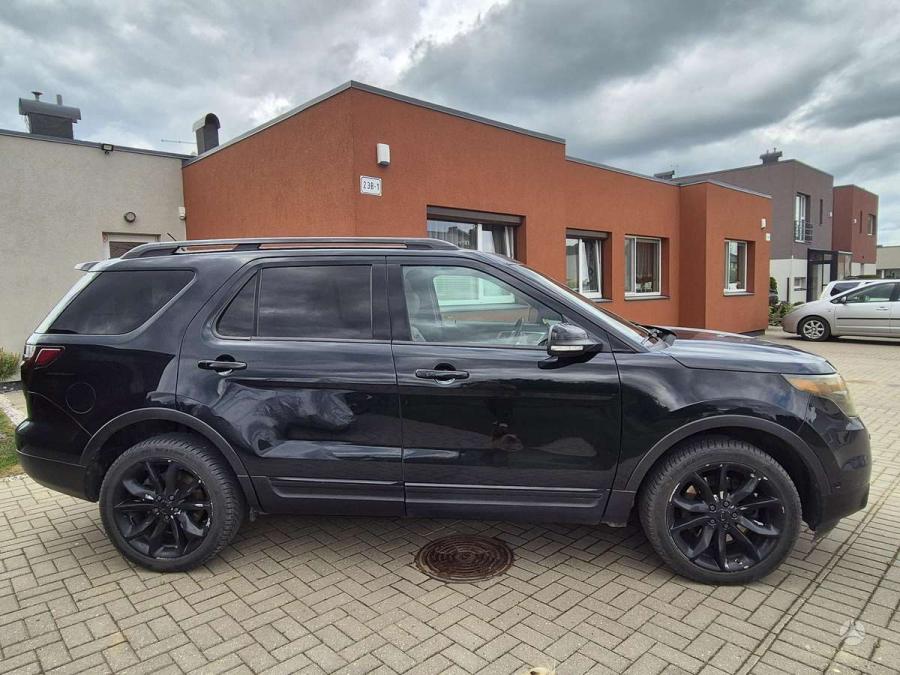 Black Ford Explorer 2015 in Kaunas, with an engine capacity of 3.50 L and mileage of 293 thousand km for 14800 €, photo 8 on AUTOMOTO.COM.LV