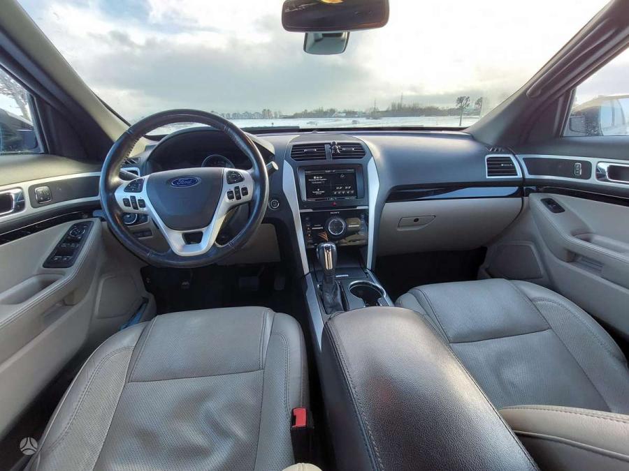 Black Ford Explorer 2015 in Kaunas, with an engine capacity of 3.50 L and mileage of 293 thousand km for 14800 €, photo 11 on AUTOMOTO.COM.LV